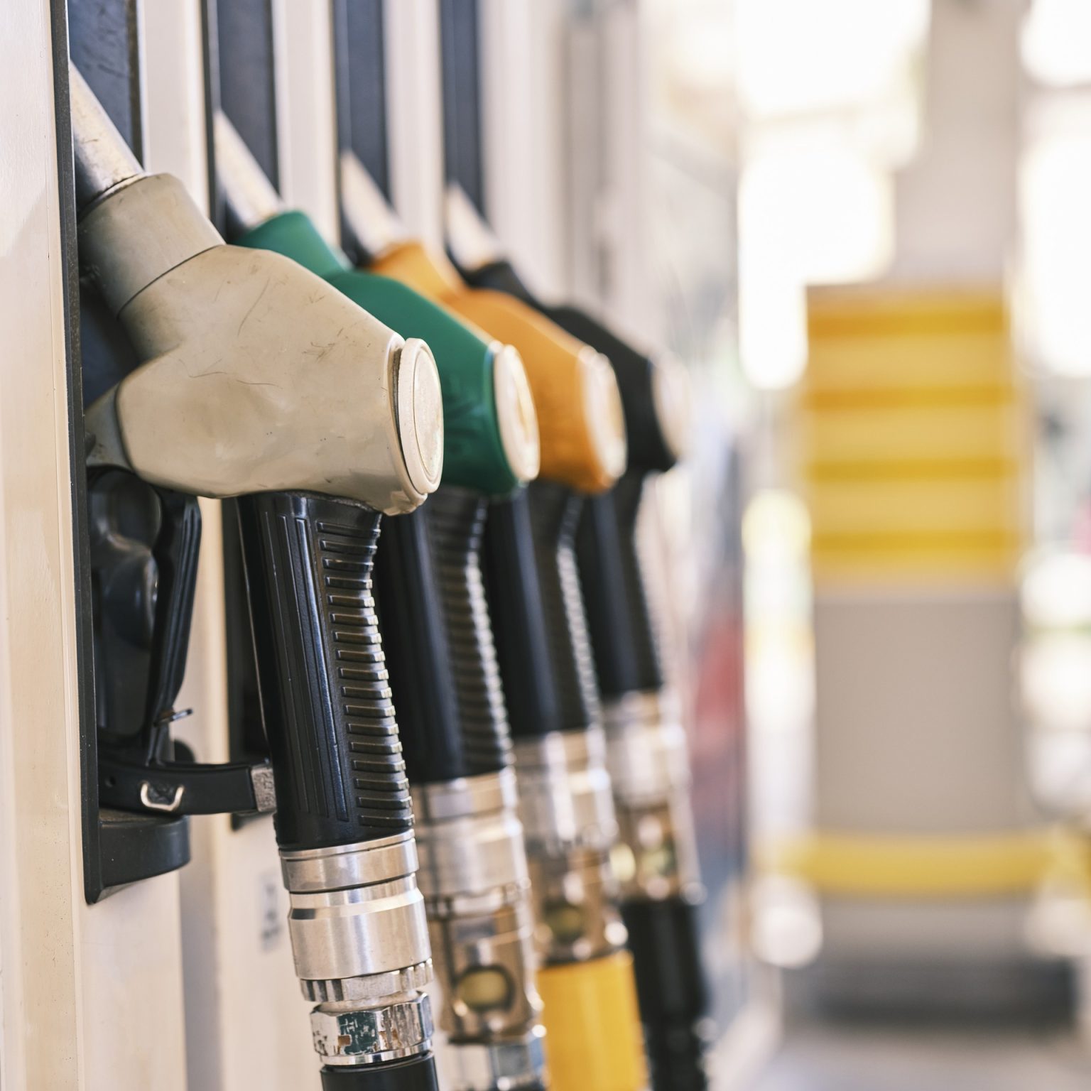 Cât costă carburanţii azi - Cele mai ieftine benzinării de unde poţi ...